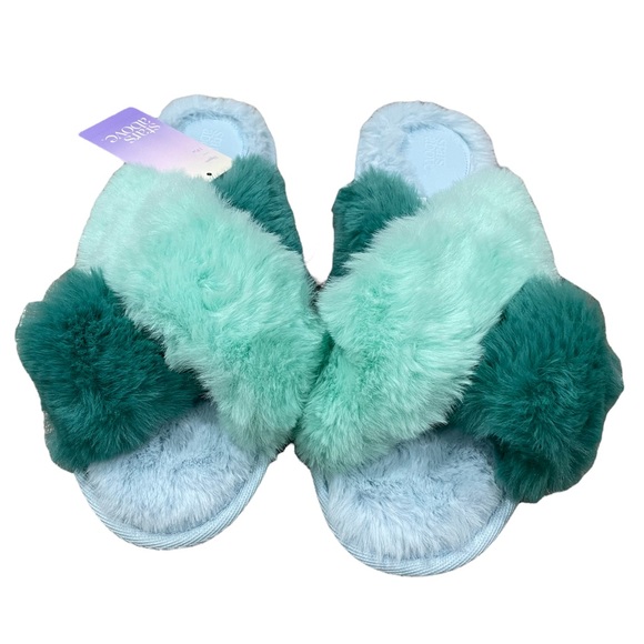 stars above | Shoes | Stars Above Faux Fur Slippers Cross Slip On Soft ...
